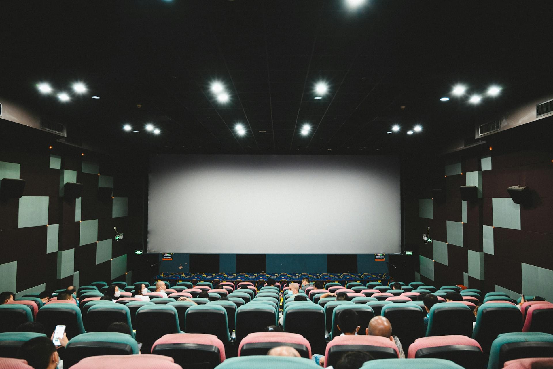 How Long Do Movies Stay in Theaters? A Complete Guide - Movieruzel